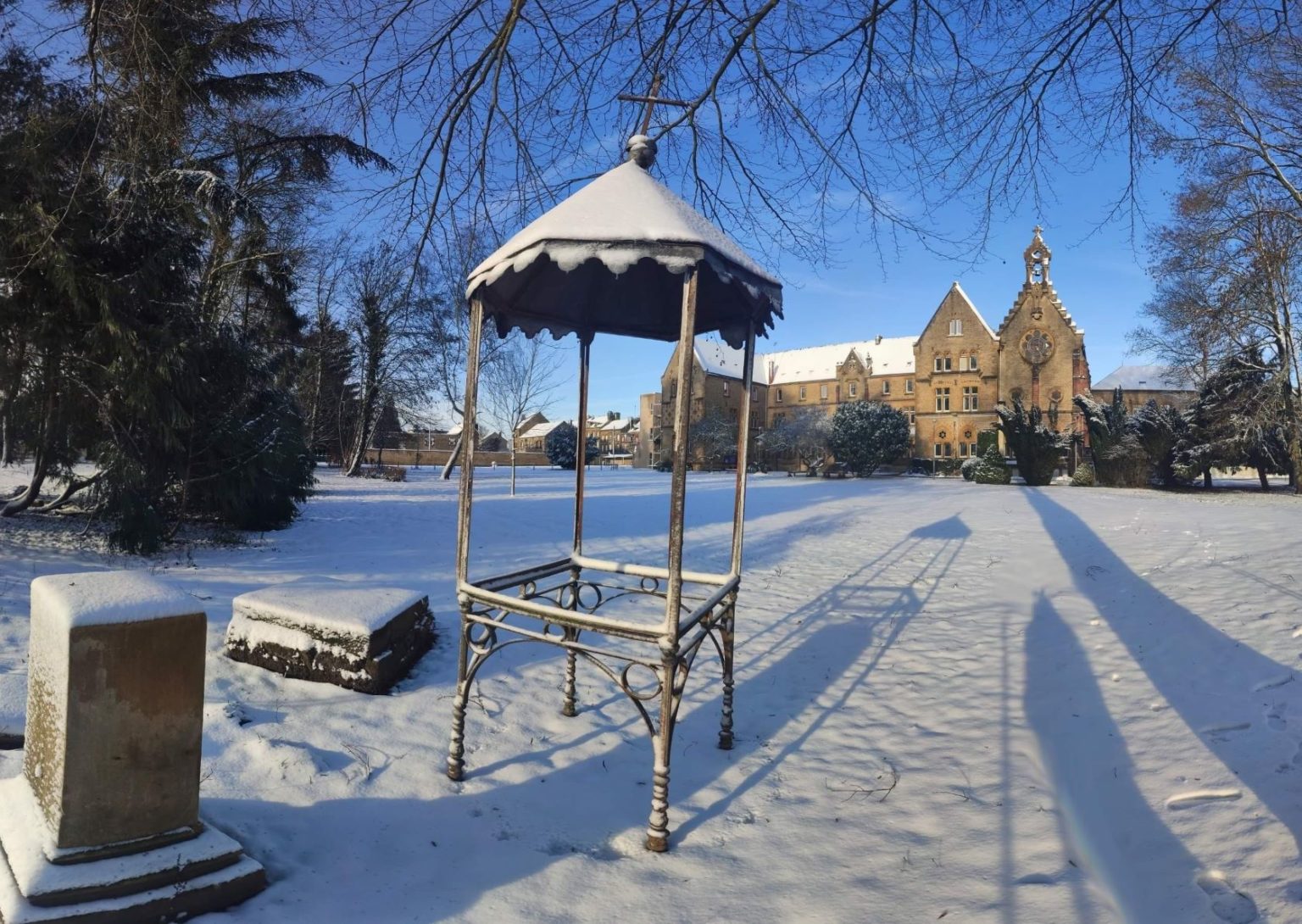 Mabillon sous la neige janvier 2021 - Ensemble Scolaire Catholique du ...