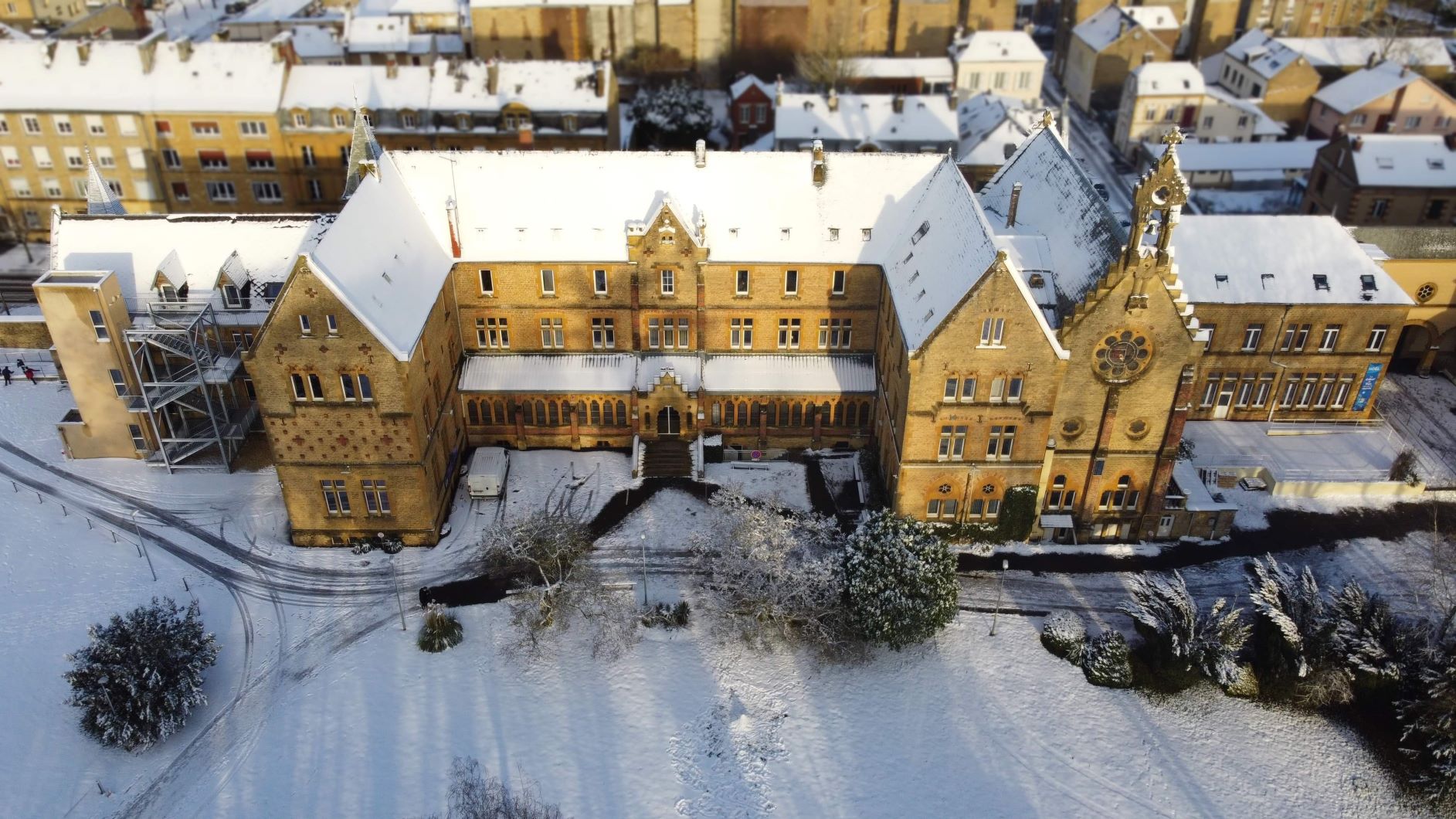 Mabillon sous la neige janvier 2021 - Ensemble Scolaire Catholique du ...